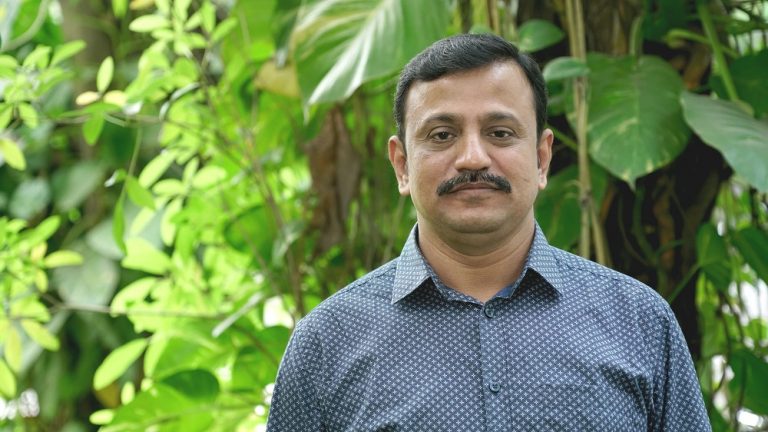 Dr. P. LOGANATHAN - SRM Arts and Science College